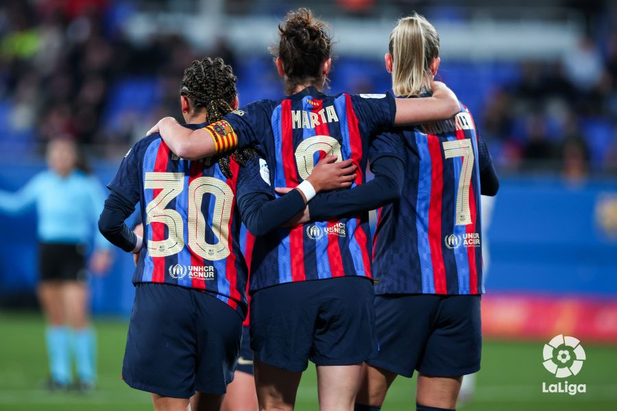 El Barça se marca un ‘siete’ en el derbi catalán - INIESTAZO
